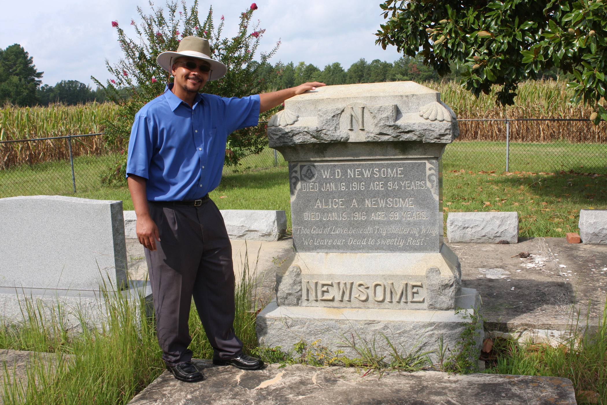 Gravesite of W.d. Newsome and Alice A. Newsome